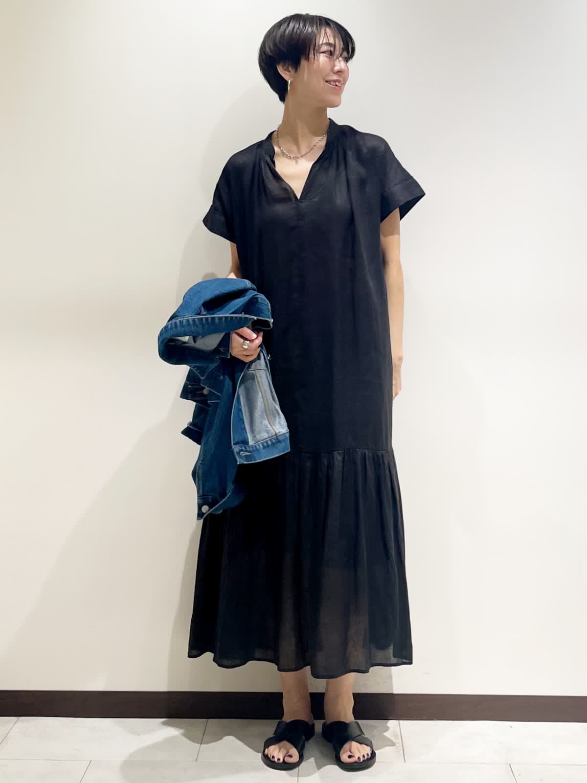 INEDのワンピースを使った盛岡川徳SUPERIOR CLOSETのスタッフスタイリング ｜フランドル（FLANDRE）オンライン