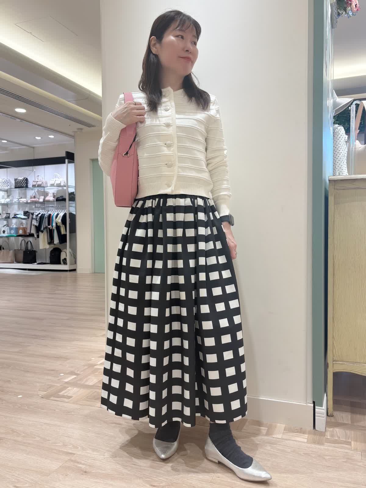 INED Lのニットを使った神戸阪急SUPERIORCLOSETのスタッフスタイリング ｜フランドル（FLANDRE）オンライン