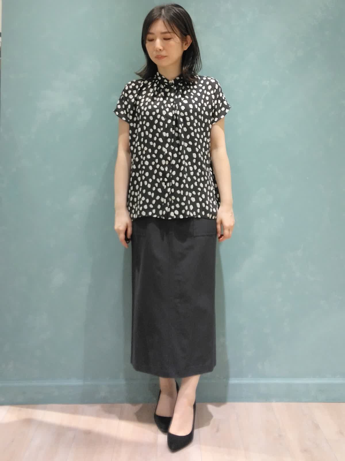 INEDのスカートを使った福岡岩田屋SUPERIOR CLOSETのスタッフスタイリング ｜フランドル（FLANDRE）オンライン