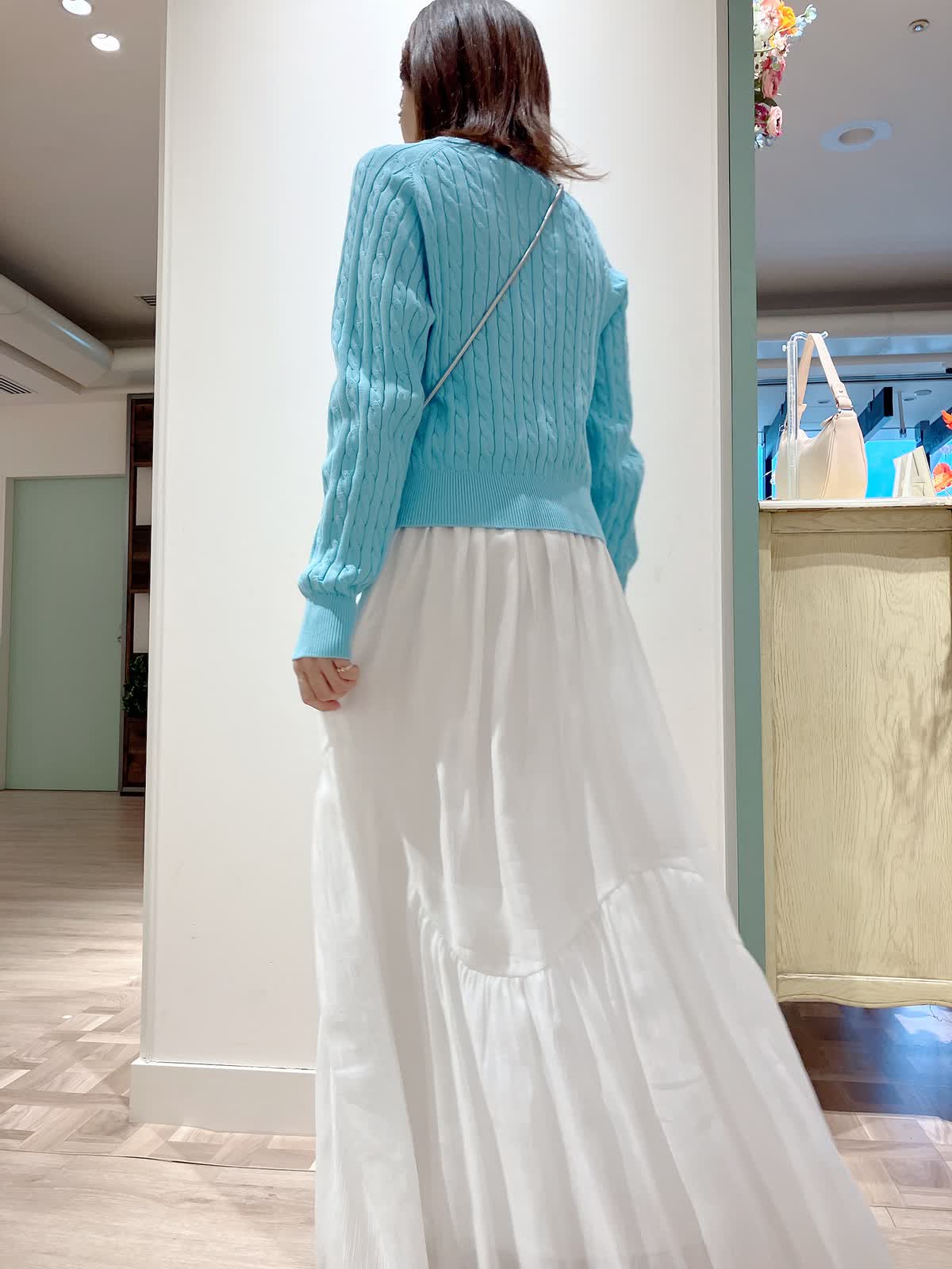 INED Lのニットを使った神戸阪急SUPERIORCLOSETのスタッフスタイリング ｜フランドル（FLANDRE）オンライン