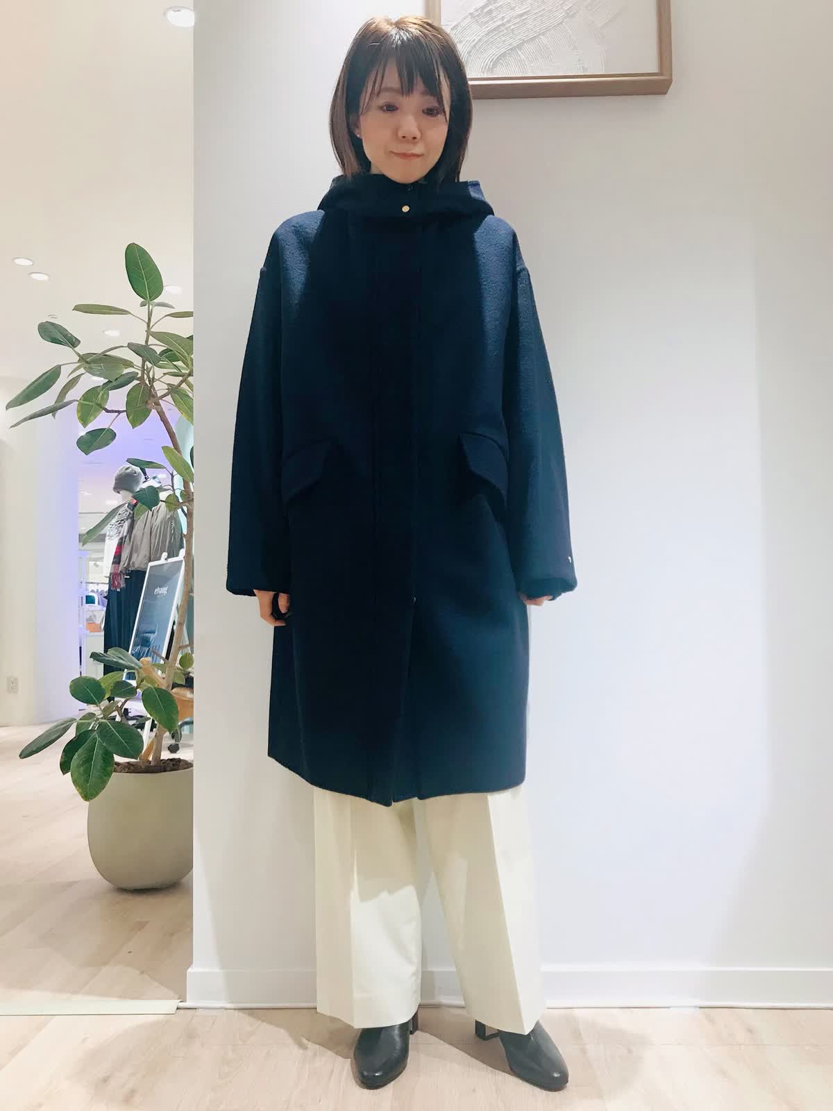 INEDのコートを使った神戸阪急SUPERIORCLOSETのスタッフスタイリング ｜フランドル（FLANDRE）オンライン