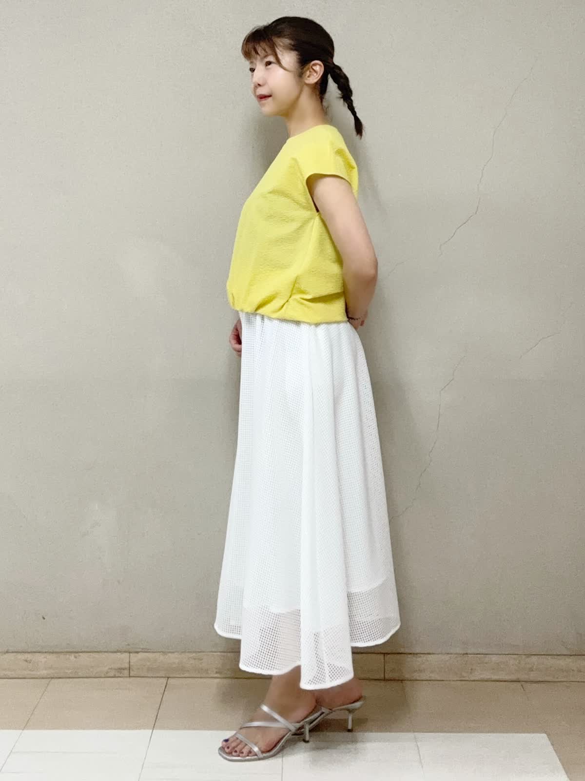 INEDのブラウスを使ったたまプラーザ東急I.T.'S.internationalのスタッフスタイリング ｜フランドル（FLANDRE）オンライン