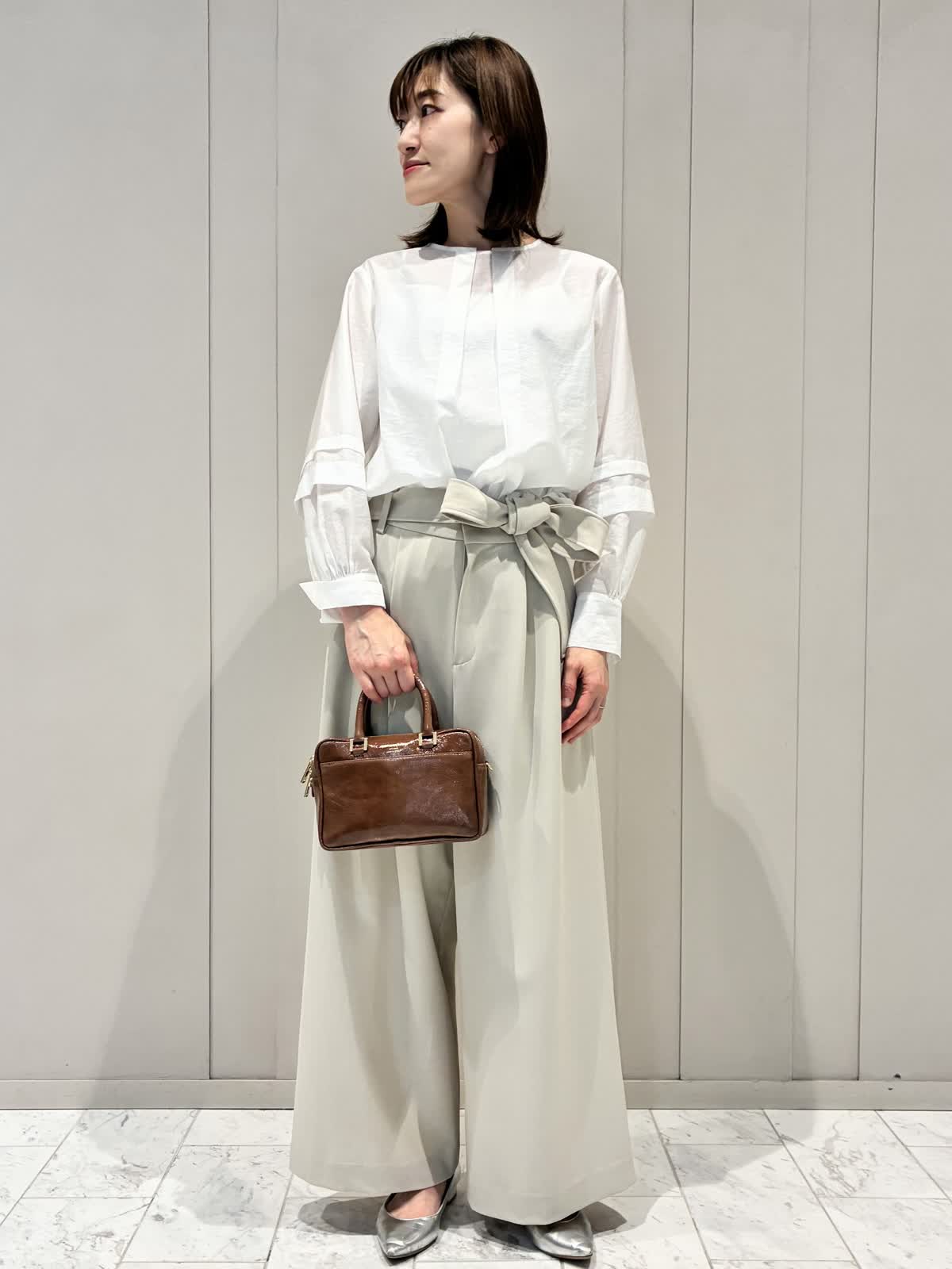 INED Lのブラウスを使った新宿伊勢丹SUPERIOR CLOSETのスタッフスタイリング ｜フランドル（FLANDRE）オンライン