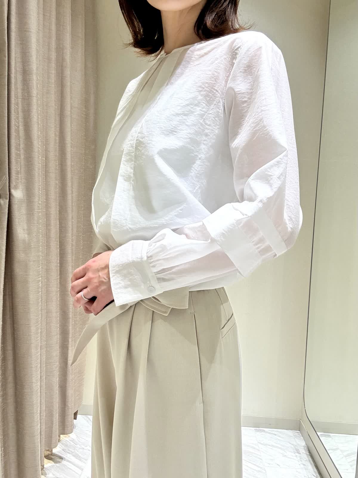 INED Lのブラウスを使った新宿伊勢丹SUPERIOR CLOSETのスタッフスタイリング ｜フランドル（FLANDRE）オンライン