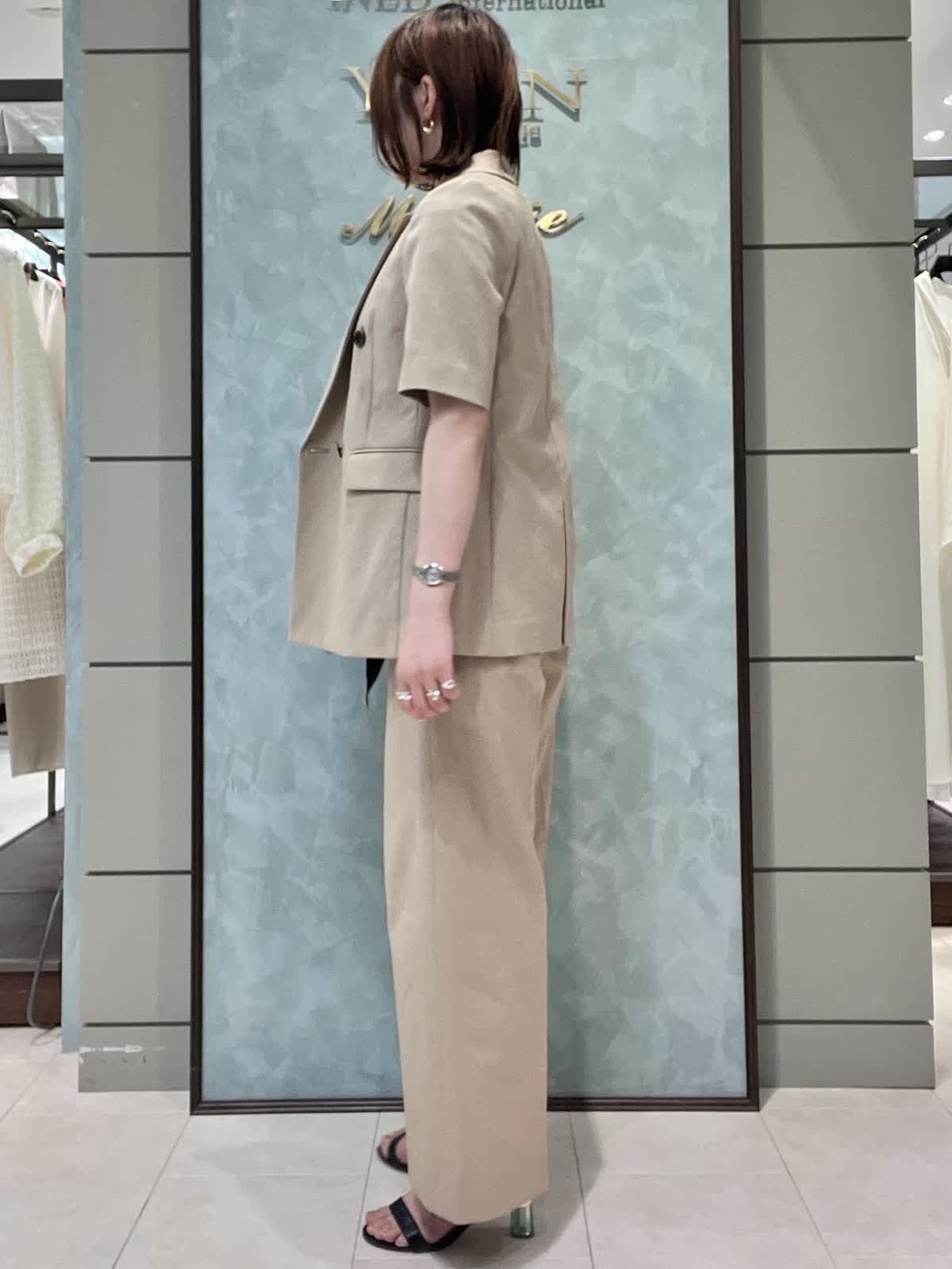 INEDのジャケットを使った札幌丸井今井SUPERIOR CLOSETのスタッフスタイリング ｜フランドル（FLANDRE）オンライン