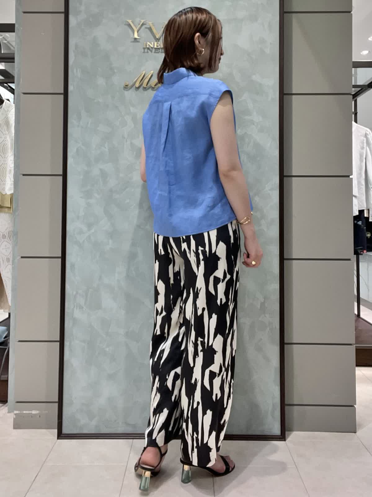 INEDのブラウスを使った札幌丸井今井SUPERIOR CLOSETのスタッフスタイリング ｜フランドル（FLANDRE）オンライン