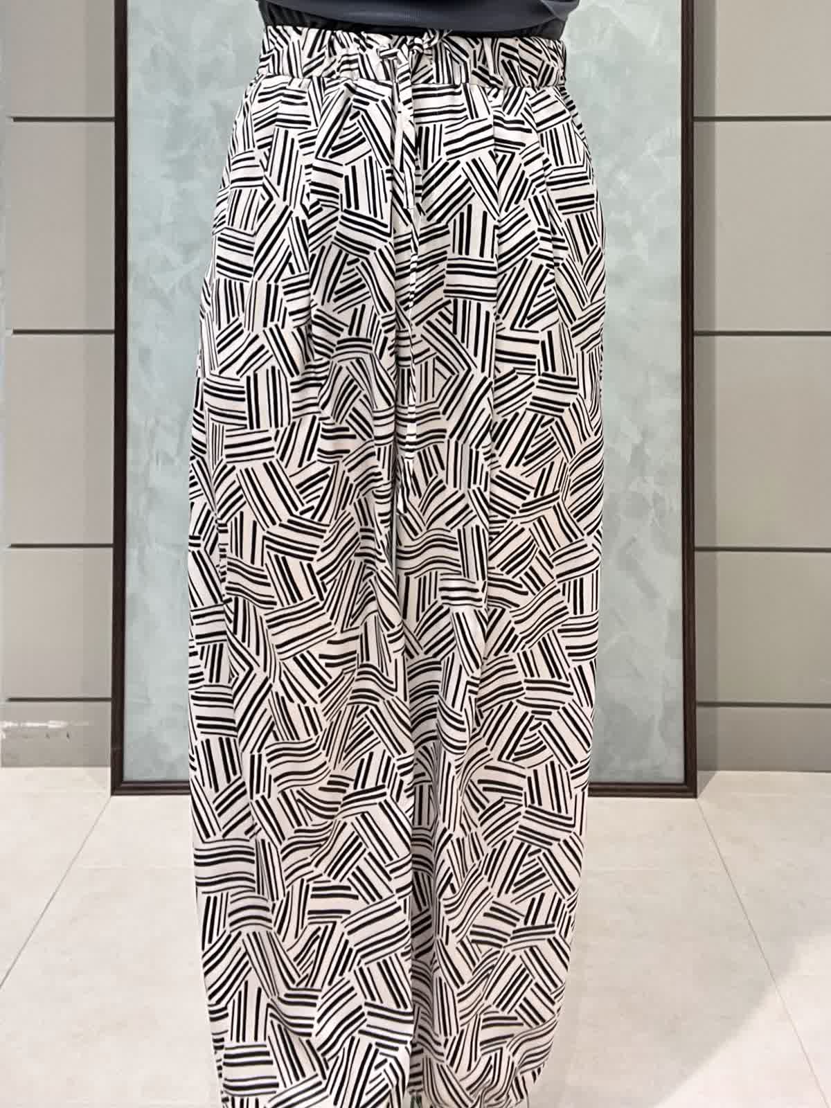 INEDのニットを使った札幌丸井今井SUPERIOR CLOSETのスタッフスタイリング ｜フランドル（FLANDRE）オンライン