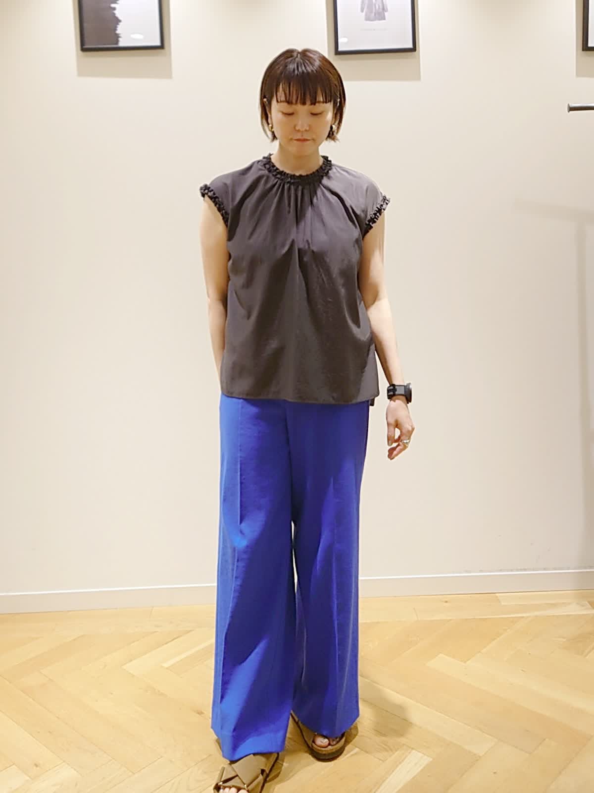 INEDのブラウスを使った熊本鶴屋SUPERIOR CLOSETのスタッフスタイリング ｜フランドル（FLANDRE）オンライン