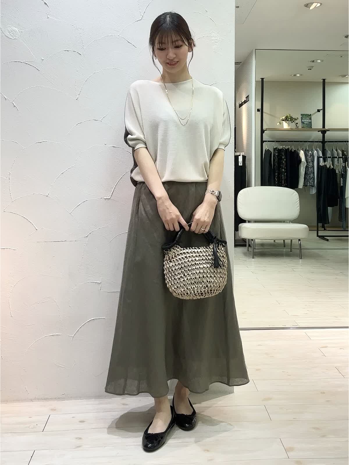 INEDのニットを使った長崎浜屋I.T.'S. international/7-IDconcept.のスタッフスタイリング ｜フランドル（FLANDRE）オンライン