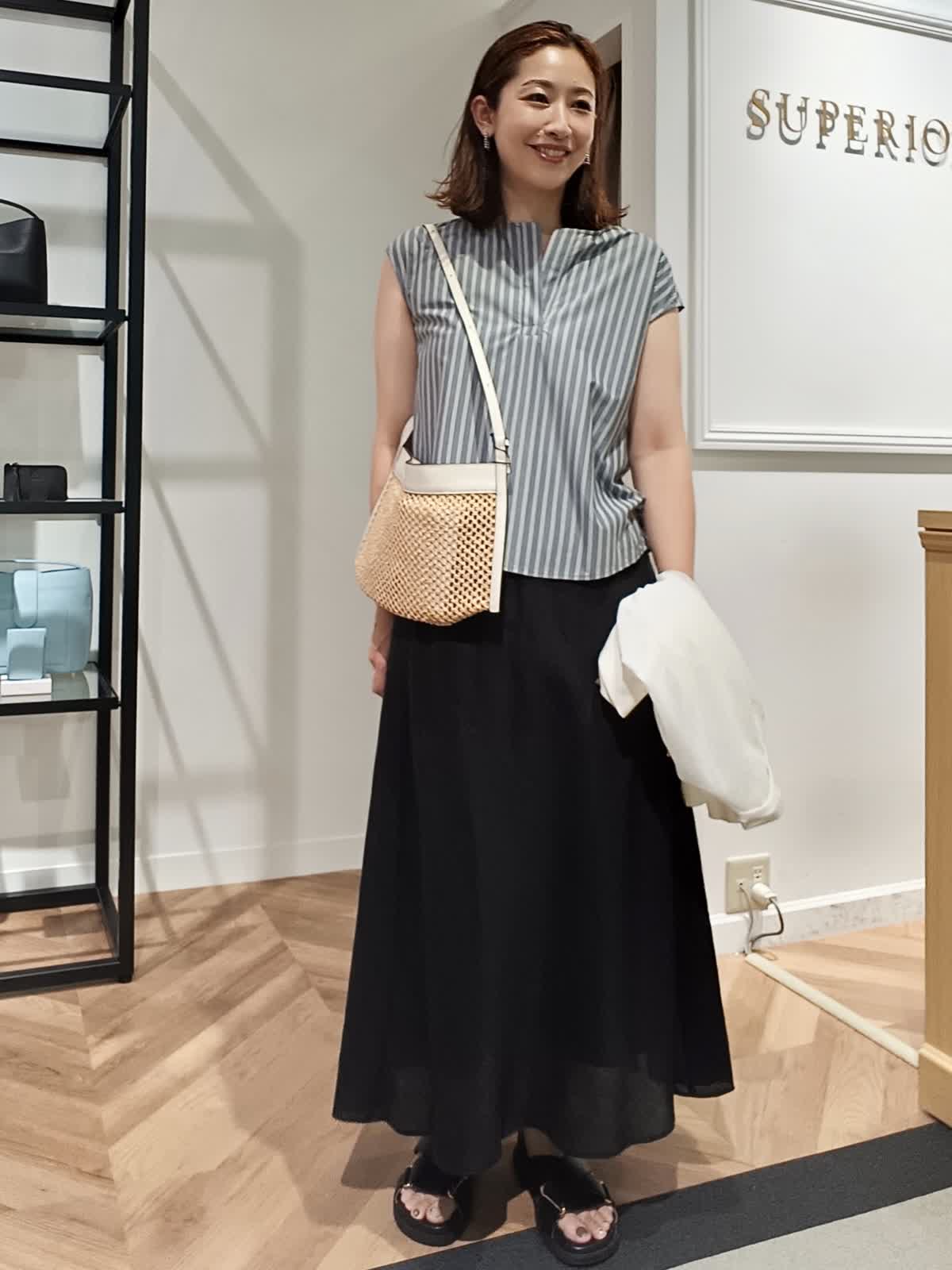 INEDのスカートを使った岡山天満屋SUPERIORCLOSETのスタッフスタイリング ｜フランドル（FLANDRE）オンライン