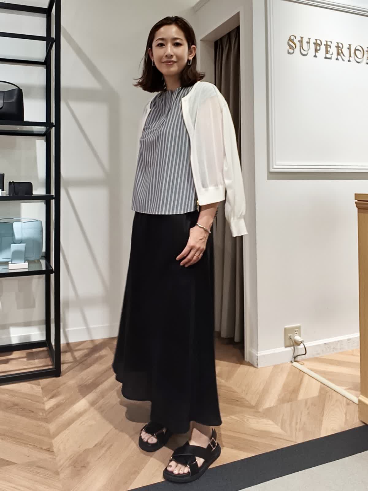 INEDのスカートを使った岡山天満屋SUPERIORCLOSETのスタッフスタイリング ｜フランドル（FLANDRE）オンライン