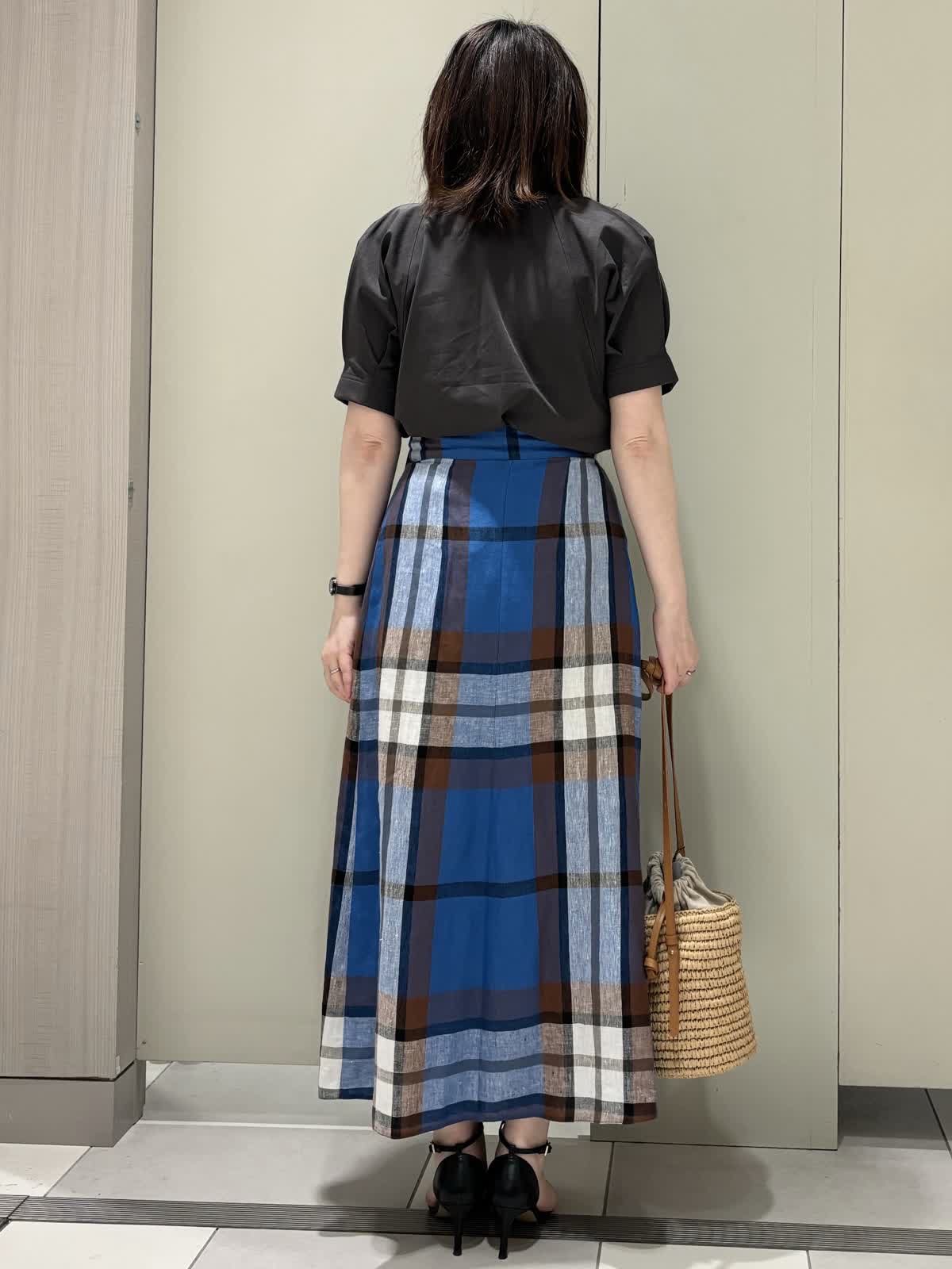 INEDのスカートを使った梅田大丸INEDのスタッフスタイリング ｜フランドル（FLANDRE）オンライン